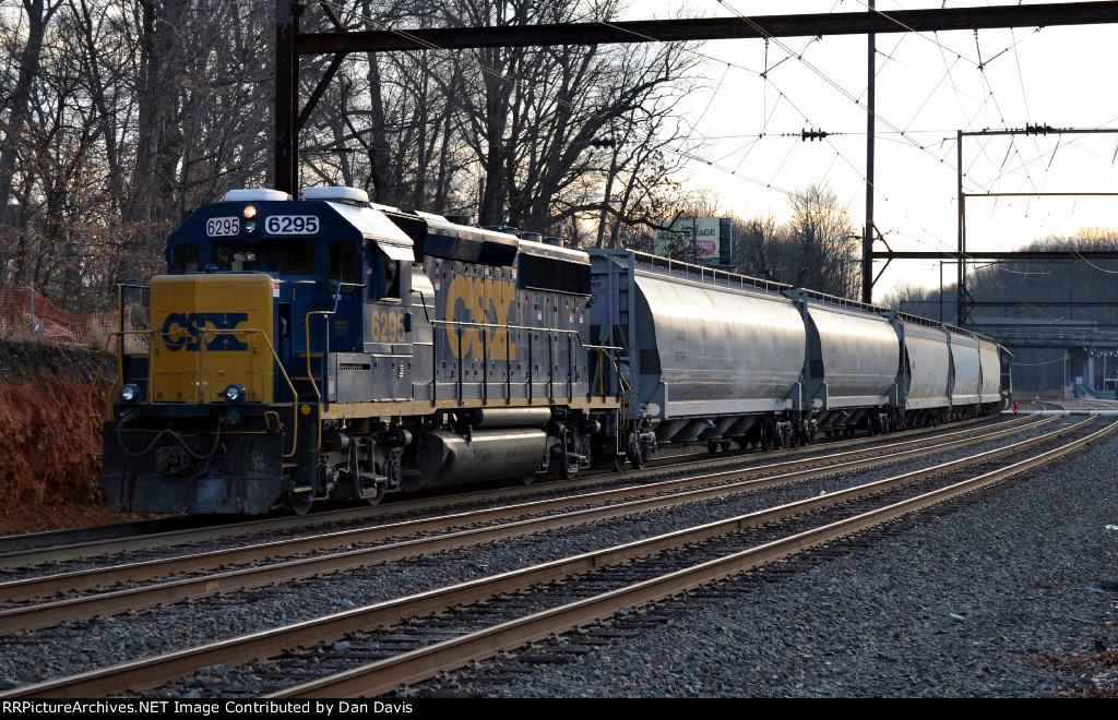 CSX GP40-2 6295 leads C770-08